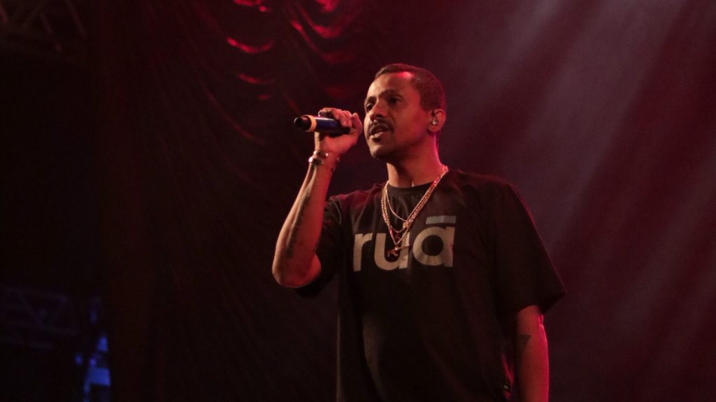 Live Black Alien: rapper faz show do disco ‘Abaixo de Zero: Hello Hell’