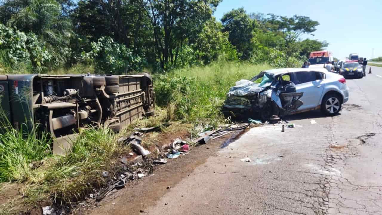 Ônibus que ia para Trindade bate e deixa 3 mortos e mais de 40 feridos na BR-153 - Dia Online