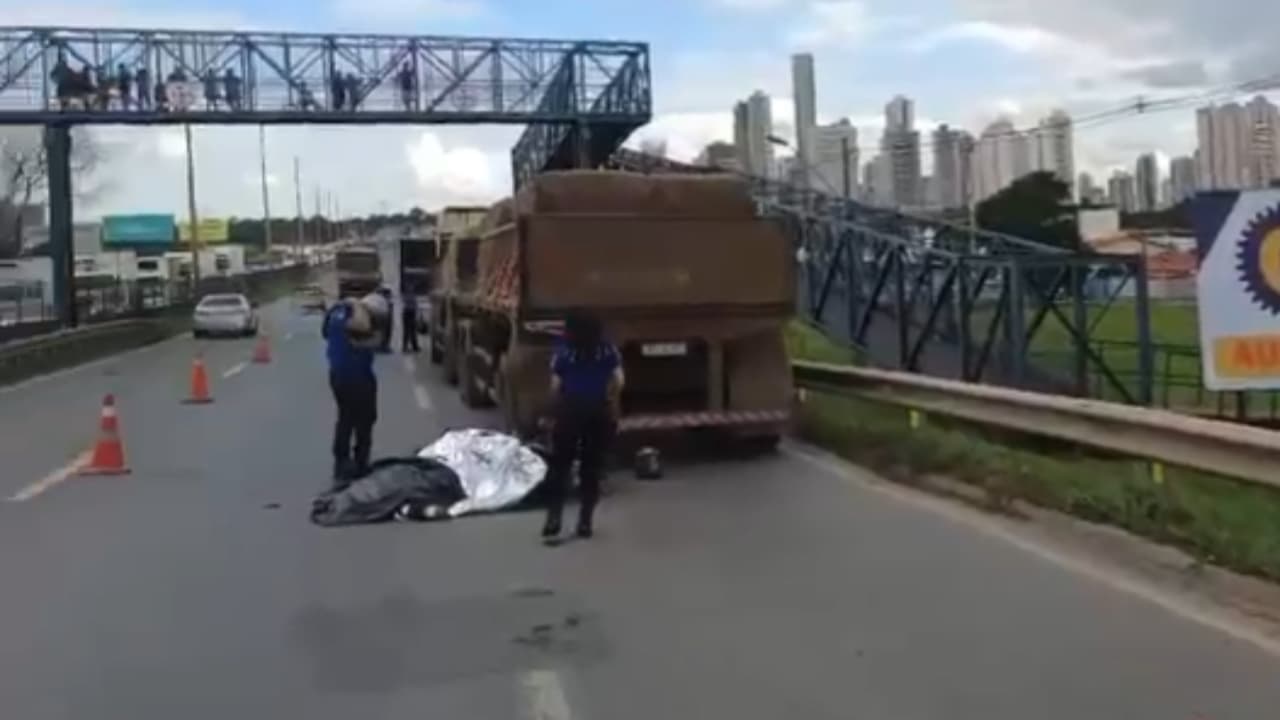 Motociclista morre após bater na traseira de caminhão na BR-153, em Goiânia - Dia Online